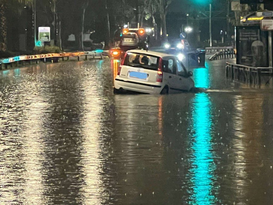 Καμία ευθύνη της ΕΥΔΑΠ στα πλημμυρικά φαινόμενα στη λεωφόρο Ποσειδώνος ...