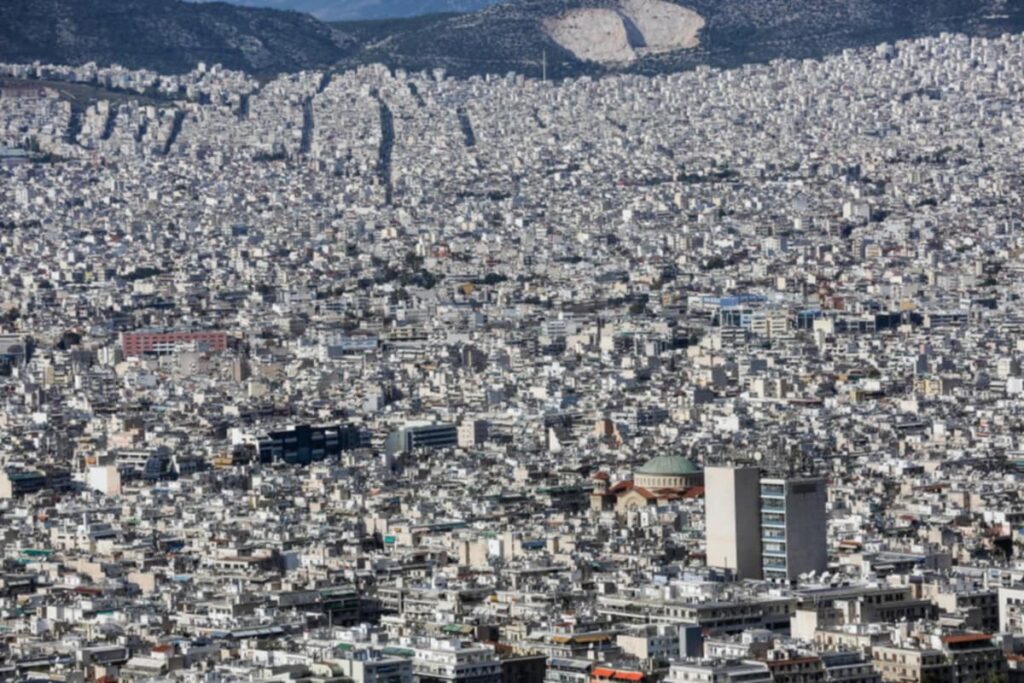 Αθήνα: Κατρακυλά η αγορά ακινήτων για το 2026